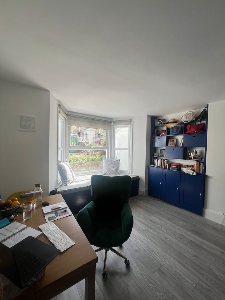 Bright Zone 2 Garden Flat | Sleeps 4 | Near Tube - London, UK