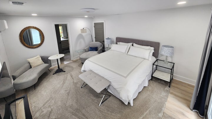 The Love Nest Suite - Charleston, SC