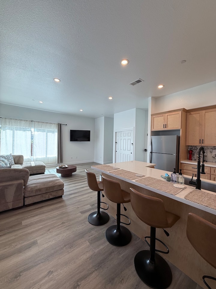 Townhome For 14! Btwn Santa Cruz & Monterey - Watsonville, CA