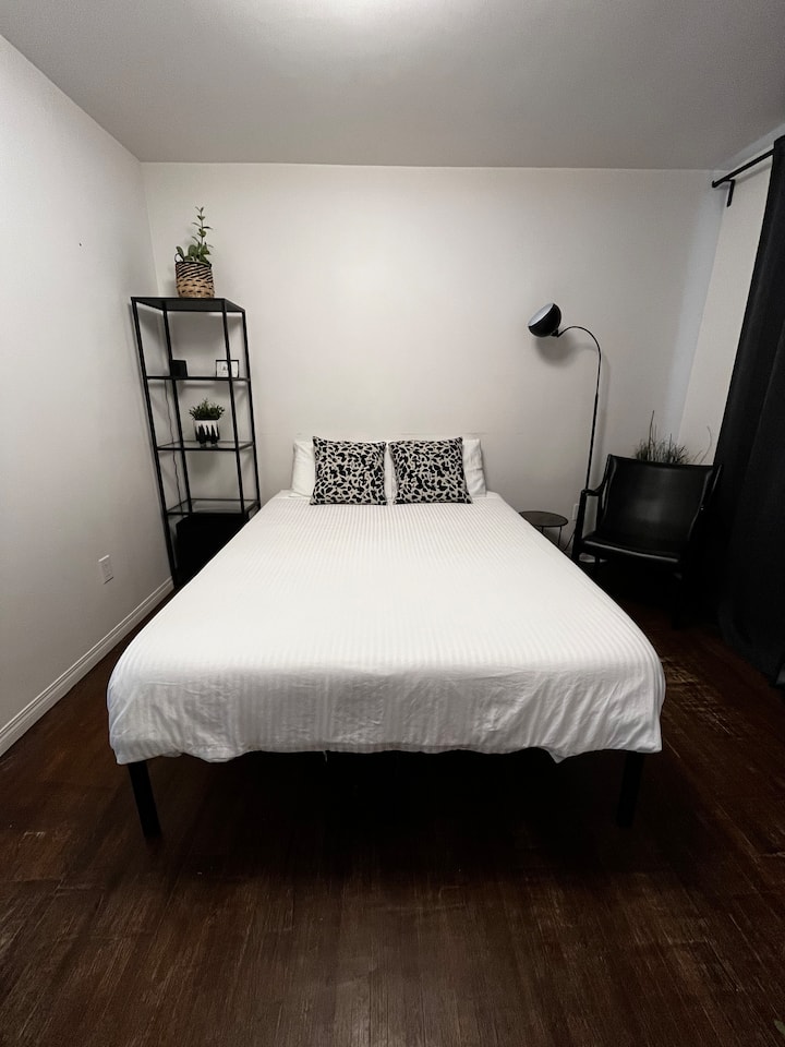 Affordable Bachelor Near Hsc & Downtown - Winnipeg