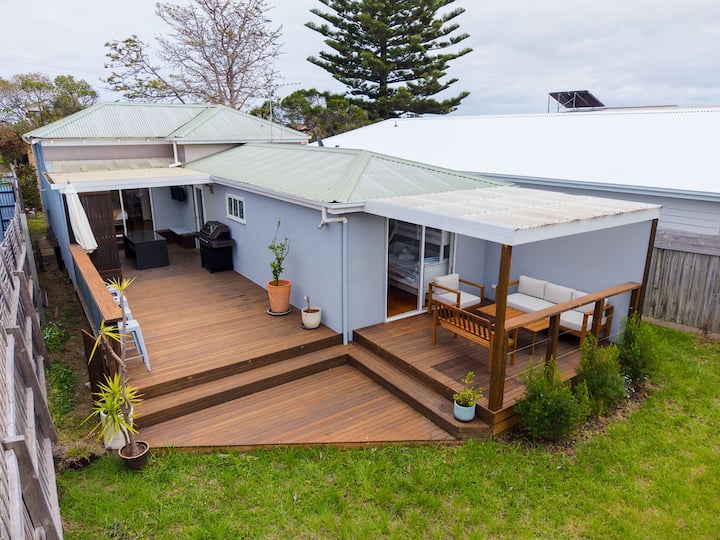 Discover This Little Gem, Only 850m From The Beach - Safety Beach