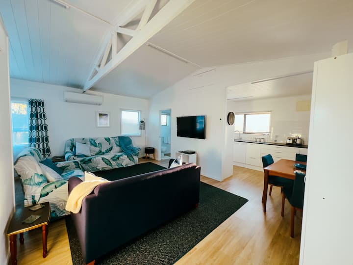 Kowhai Cottage - Kaiaua