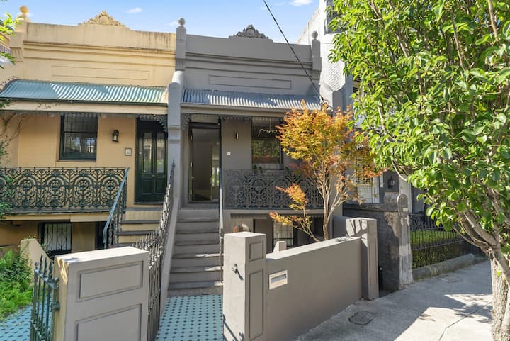 Elegant Family Paddington Retreat, Parking & Views - North Sydney