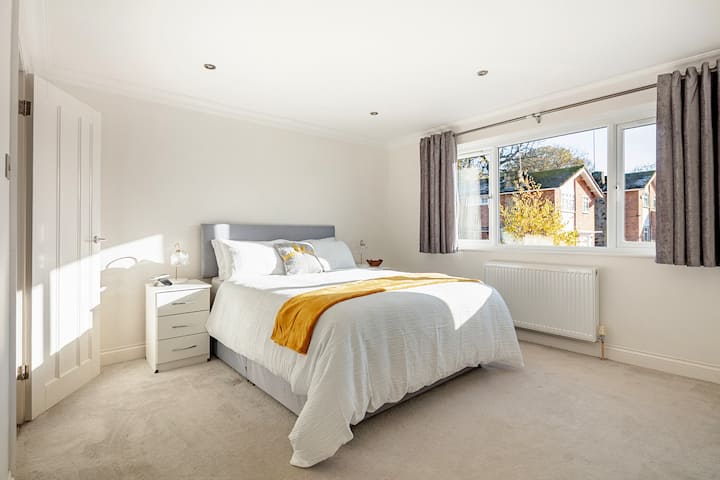 Serene 4 Bed House In Pinner - Watford