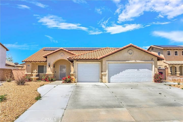 Temp Home, Fully Furnished, Modern, Spacious [V2] - Victorville, CA