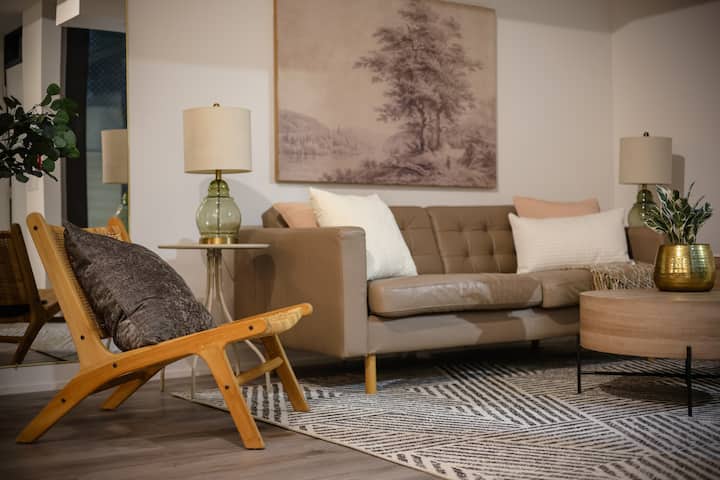 2-storey Townhome In Toronto’s Distillery District - Toronto