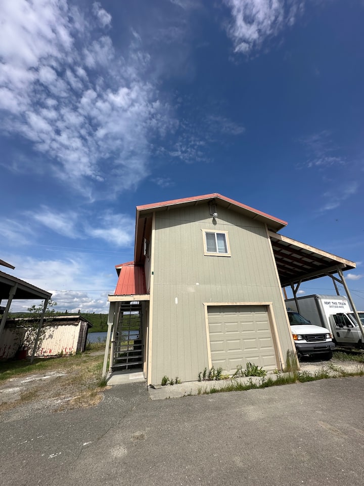 One Bedroom House With Private Heated Garage - Glacier View, AK