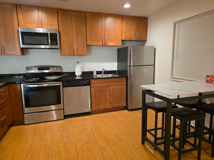 Bright & Welcoming Private 2br/2ba In Japantown - San Jose, CA