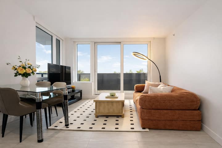 Bright Modern 3br Apartment & Easy Transit Access - New Westminster