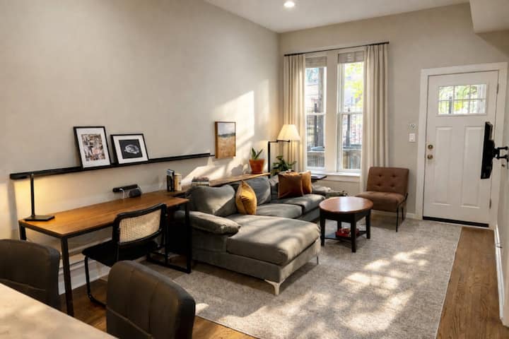 Flexhome West Town Spacious 2br Duplex · Sleeps 8 - Chicago, IL