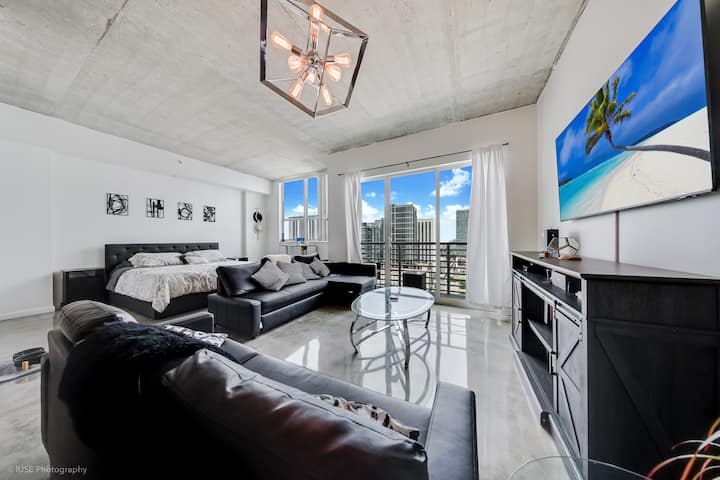 Urban Oasis | Downtown Miami Views - Miami, FL
