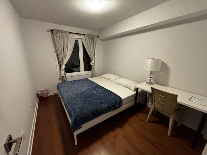 King Bed - Private Room In Ottawa - 2 - Ottawa