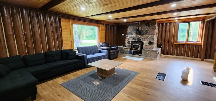 Cozy Log Cabin In 87 Acres - Ontario 60