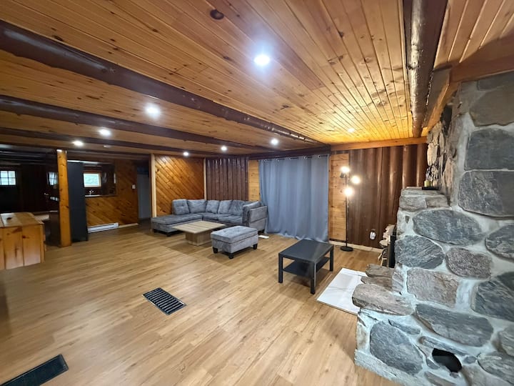Cozy Log Cabin In 87 Acres - Ontario 60