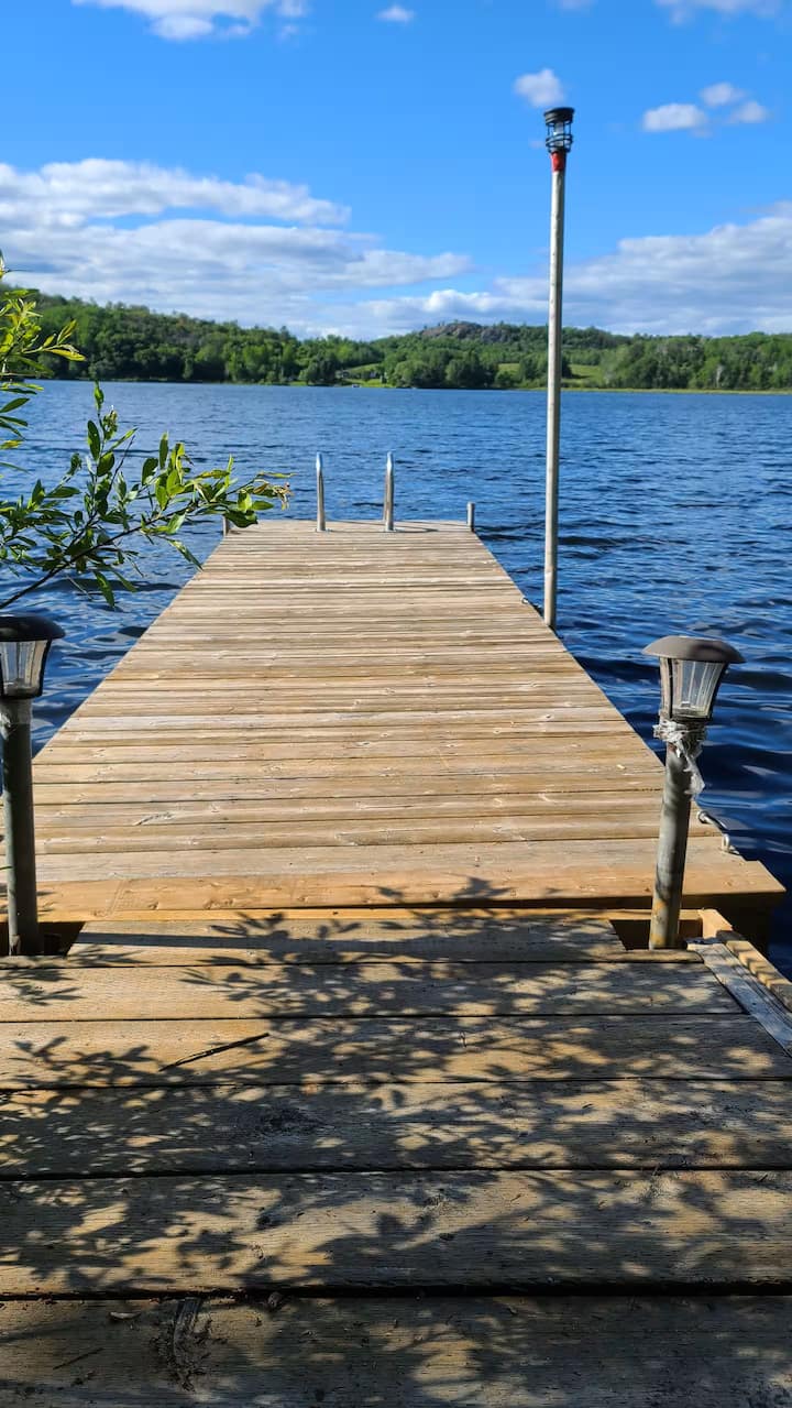 Private Lake Front Cottage! Under New Ownership. - Espanola, Canada