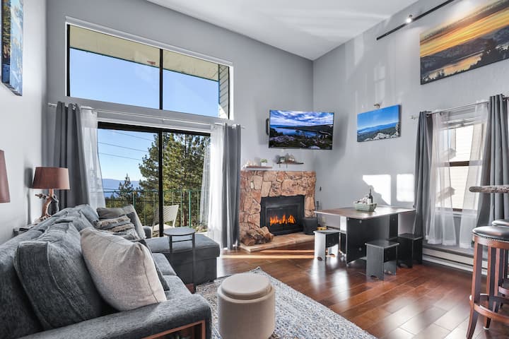 Heavenly Condo | Fireplace & Lake View | 5p - Genoa, NV