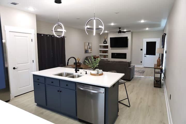 Brand New Cozy 3 Bedroom Boho Retreat - Little Rock, AR