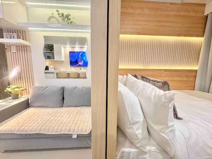 Elaris Suite 4 | Sofa Bed | Washer | Sm North 1-br - Quezon City