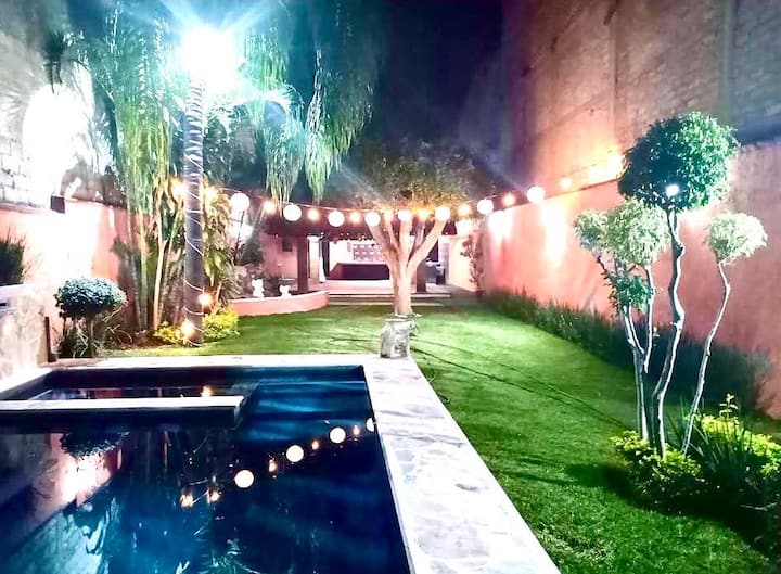 Alberca, Jardín Y Asador · 4 Recámaras Completas - Cuernavaca