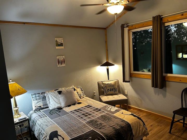 Entire Cabin 1br | Bandera | Modern Amenities - Bandera, TX