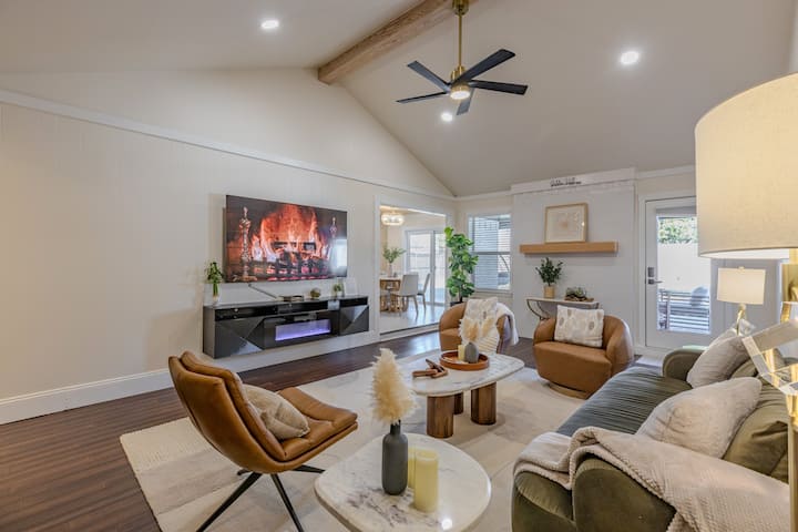 Luxury Haven Putting Green & Game Room World Cup26 - Roanoke, TX