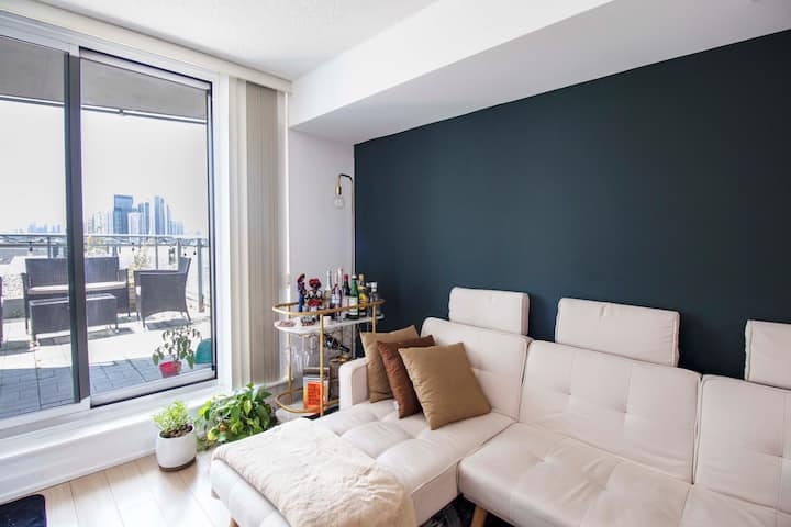 Elegant Apartment In Central Toronto + Parking - Toronto