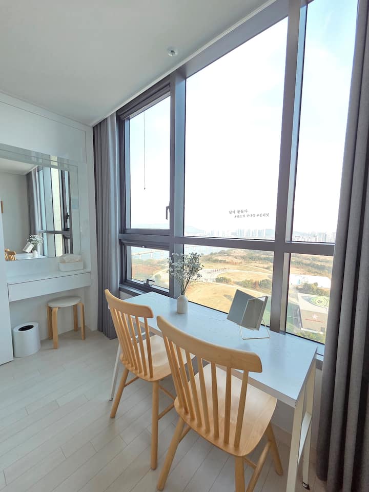 #달빛축제공원뷰
#휴식#비즈니스#무료주차#달빛축제공원역도보5분거리#현대프리미엄아울렛인접 - Incheon