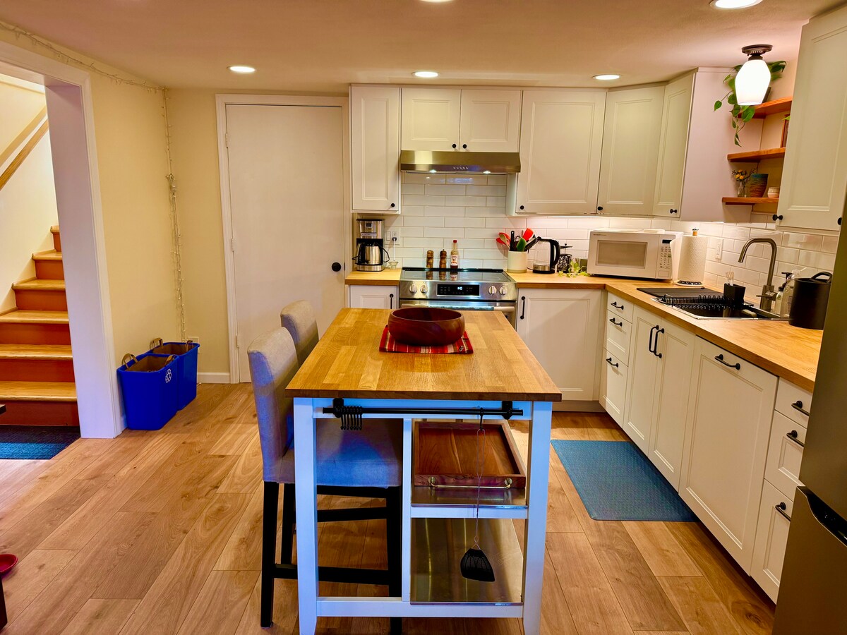 Well-lit Basement Apartment near Univ. of Portland - Flats for Rent in ...