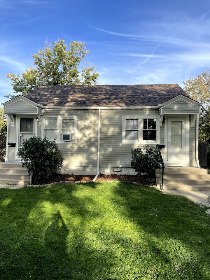Bright, Airy Bungalow - Near Anschutz & Airport - Aurora