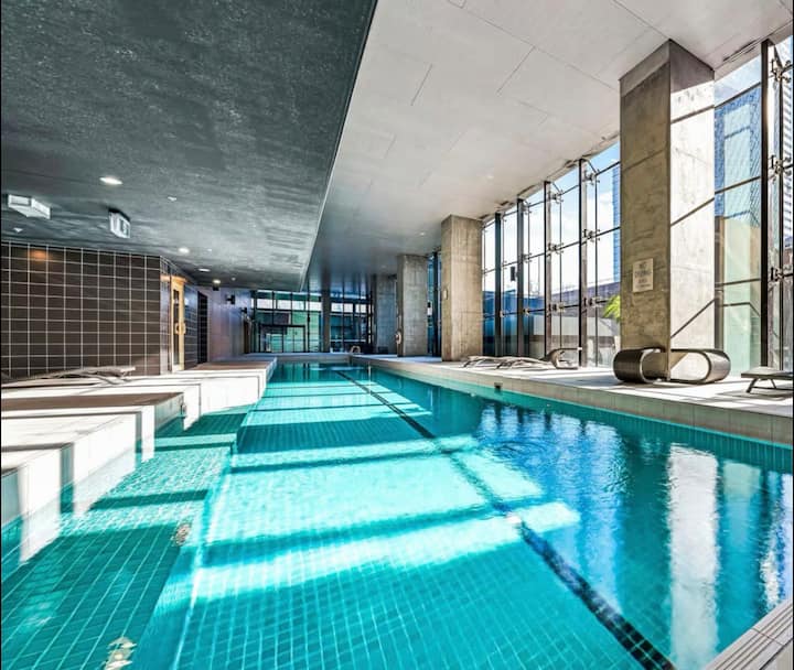 Pool + Sauna | Luxe 2br Cbd | Walk To Station - Melbourne