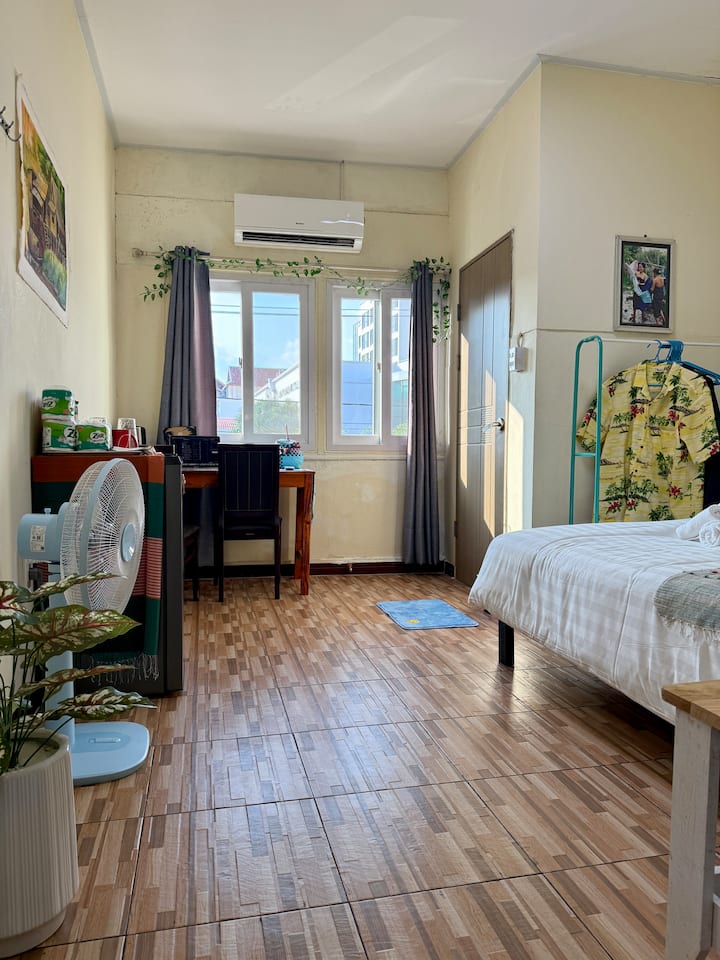 Comfy & Simple Apartment - Perfect Location - Laos