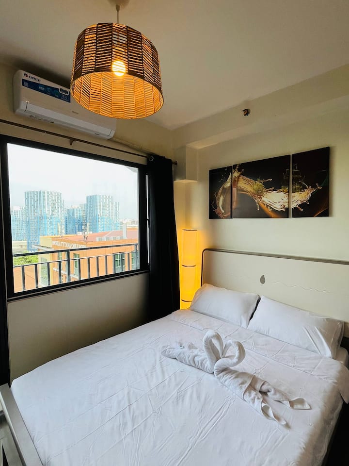 T240 11th Floor Shore 2 Moa 4pax W/50intv|cook - Manila