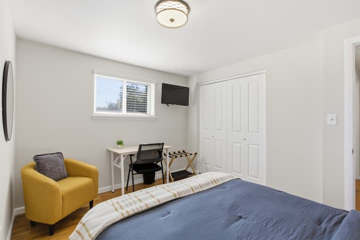 Cozy Modern Room W Desk/ Near Henry Ford & Gm #4 - Sterling Heights, MI