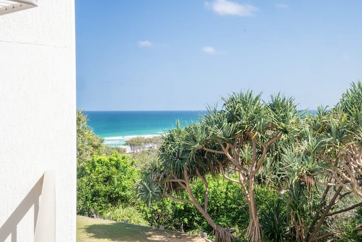 Whale Watch Unit 6 - Beachfront + Pool - Moreton Island