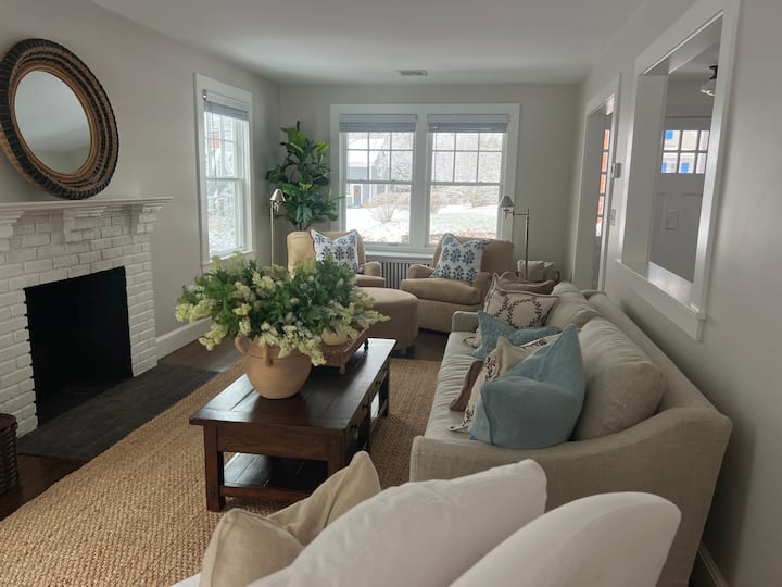 Wellesley Cottage • On Brook Path, Walk To Town - Weston, MA