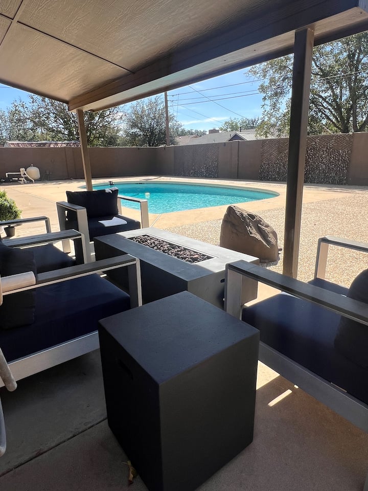 Midland Luxe Stay • Pool• Sleeps 8 • Workspace - Midland, TX