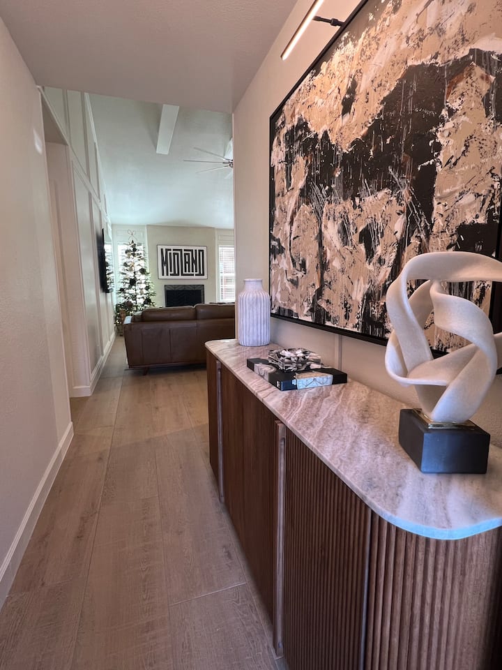 Midland Luxe• Pool• Fire Pit• Workspace• Grill - Midland, TX