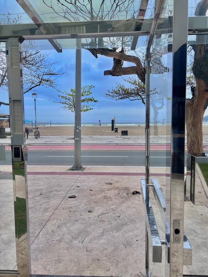 Frente Mar Com 3 Dormitórios No Centro De Bc - Balneario Camboriú