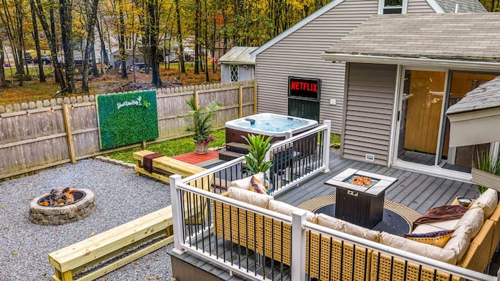 Charming Cabin In The Woods W/hot Tub & Firepit - Pocono Raceway