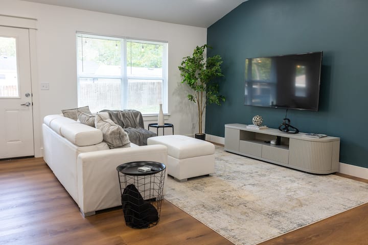 Modern Stay In Sgf Near Events And Downtown - Springfield, MO