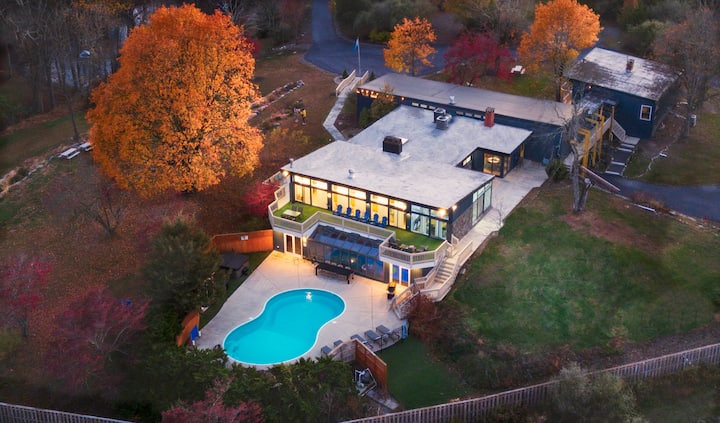 10k Sqft Estate: 2 Pools•pond•games•sauna•hot Tub! - East Stroudsburg, PA