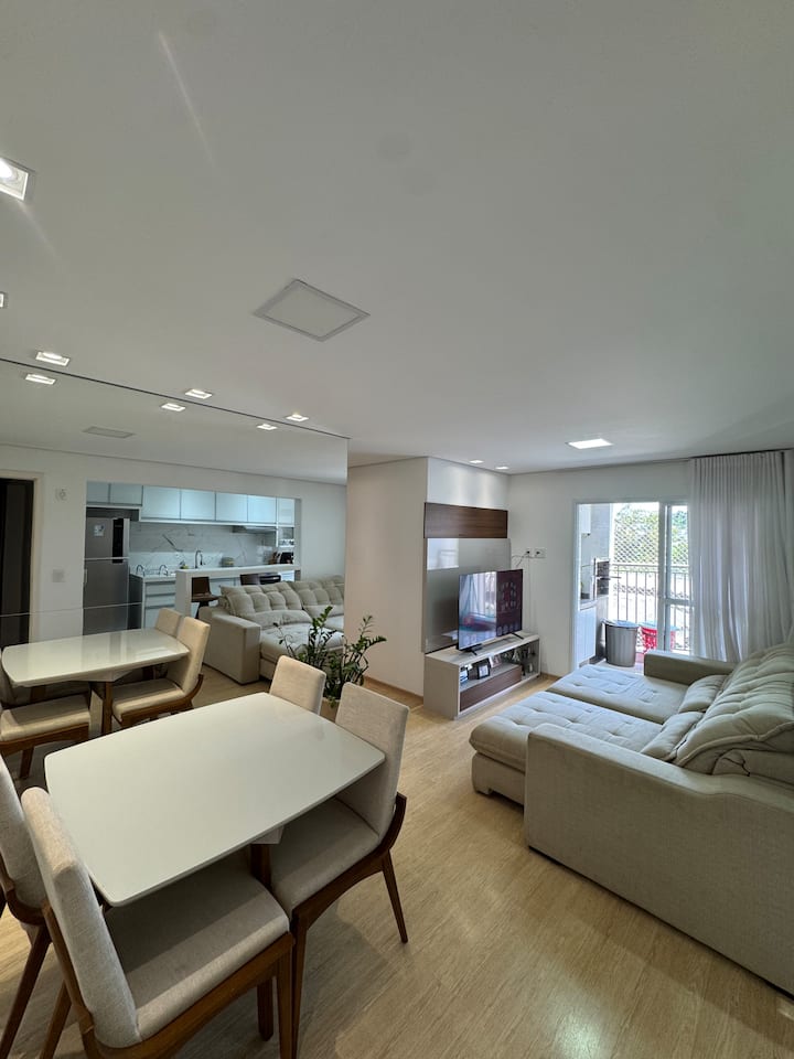 Lindo Apartamento 2 Quartos Com Piscina E Academia - Maringá