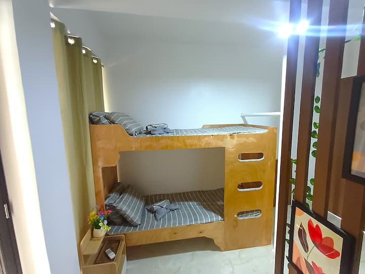 Mal-jays' Place - R2 - Badian