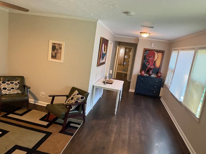 Spacious 4-bedroom Retreat In The Heart Of Tampa. - Tampa