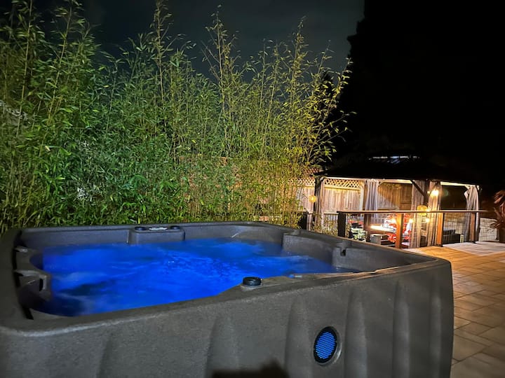 Hot Tub, Gazibo, Backyard, Bbq, Golden Gate View. - El Cerrito, CA