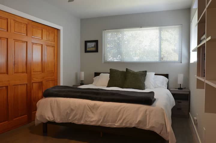 Modern & Cozy – Steps From Nature, Close To Town - Golden, CO