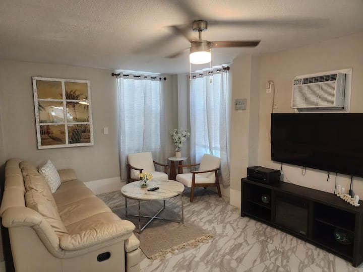 Charming Cottage Bay Area - Naples, FL