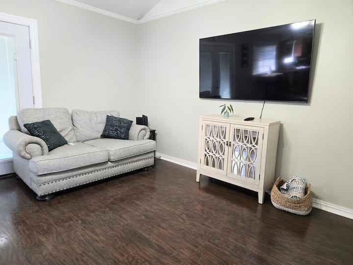 *Cozy On-the-go Workers 3/2 Home* - Beaumont, TX