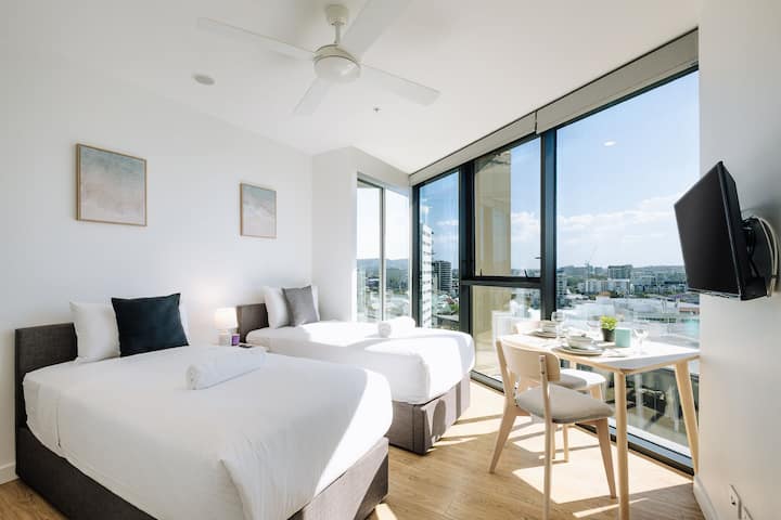 Twin Studio Retreat With Views @ Brisbane One - Windsor, Australia