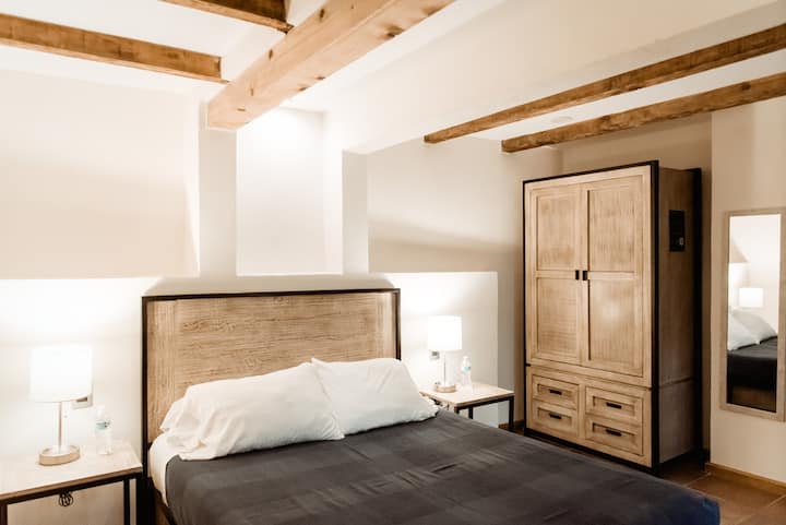 Sopeña Gto Center · Cuarto #4: Queen Bed - Guanajuato